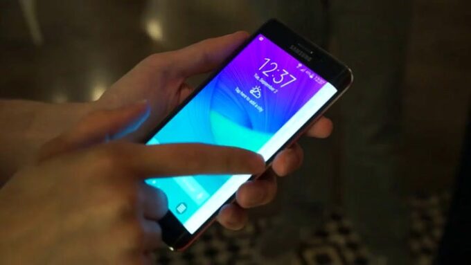 The Samsung Galaxy Note Edge Is One Weird-Looking Smartphone