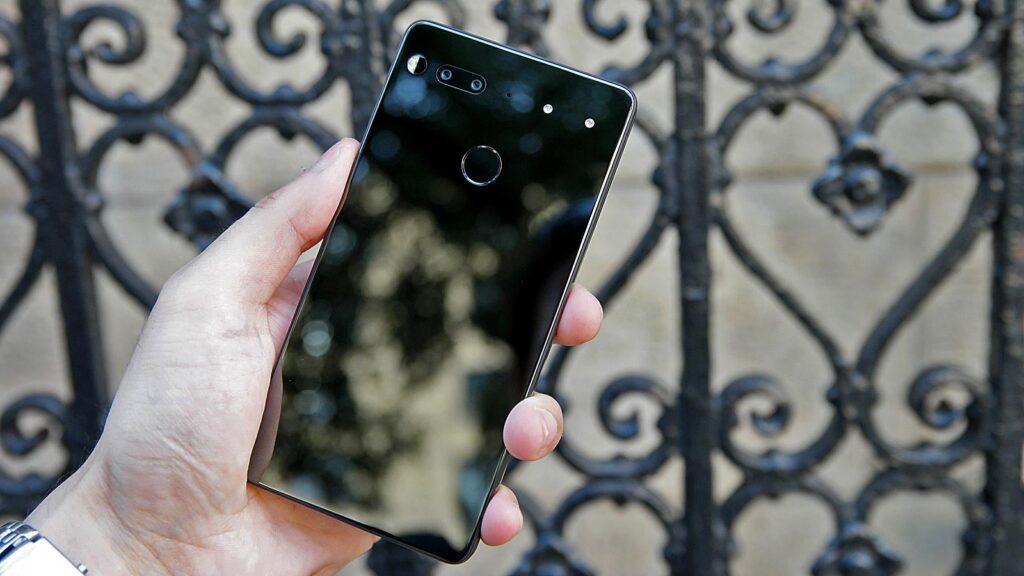 The Essential Phone Finally Makes Sense