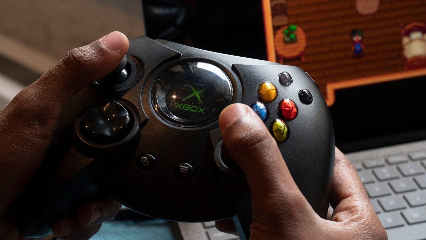 Hyperkin's Duke Xbox Controller Is Every Bit As Ridiculous as the Original