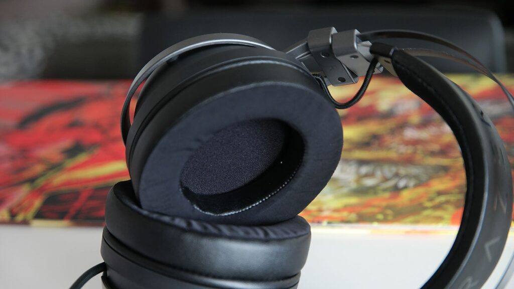Razer's New Haptic Headset Rumbles Your Dome Like a Trunk Subwoofer