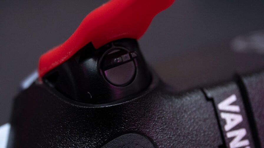 The PS4 Finally Has a Super Customizable-Controller, and It Is Excellent