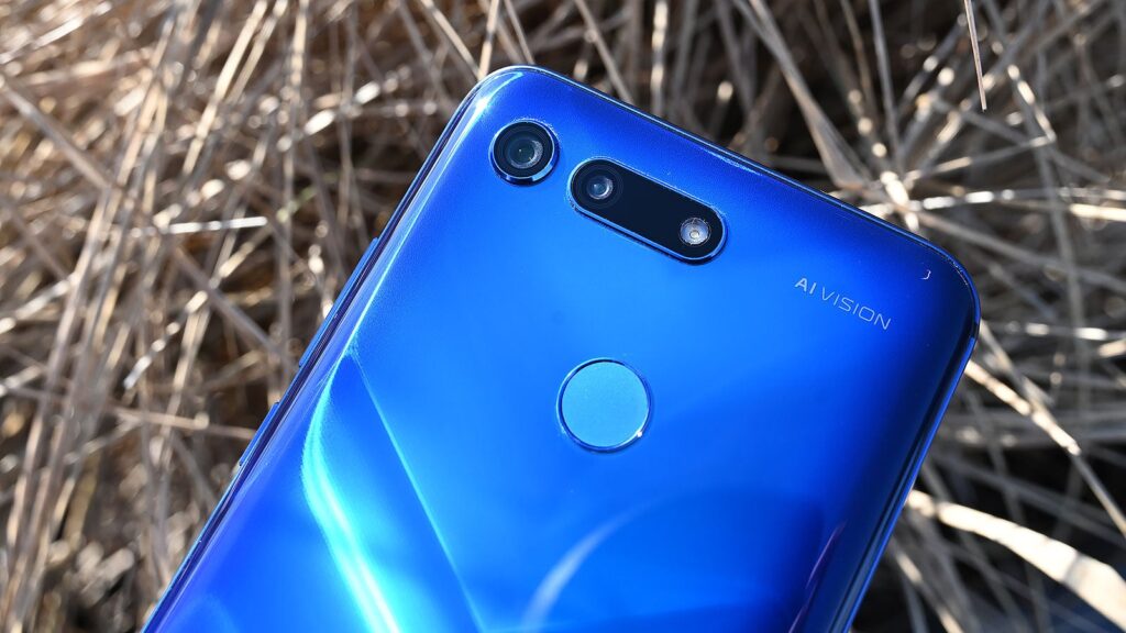 This Gorgeous Punch Hole Phone Will Fool You Into Thinking It Costs a ...