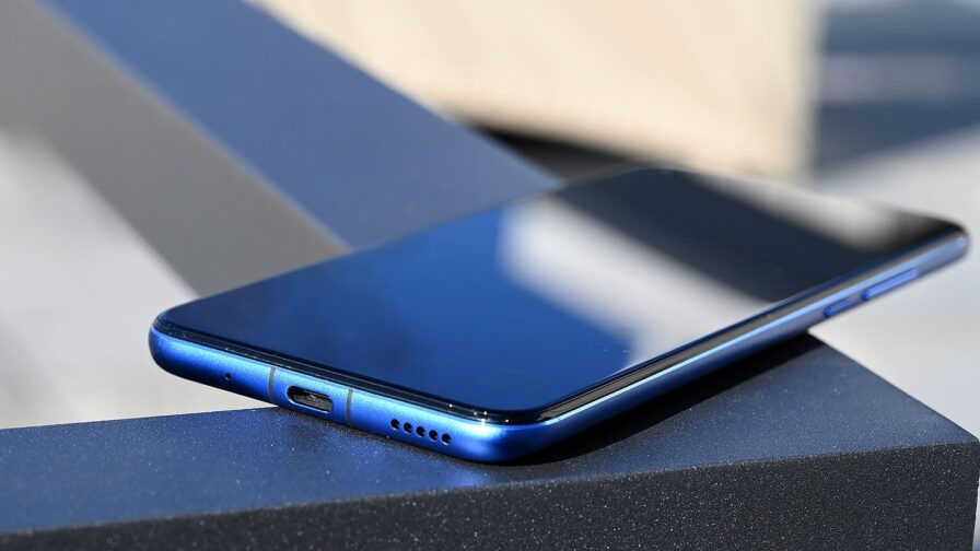 This Gorgeous Punch Hole Phone Will Fool You Into Thinking It Costs a ...