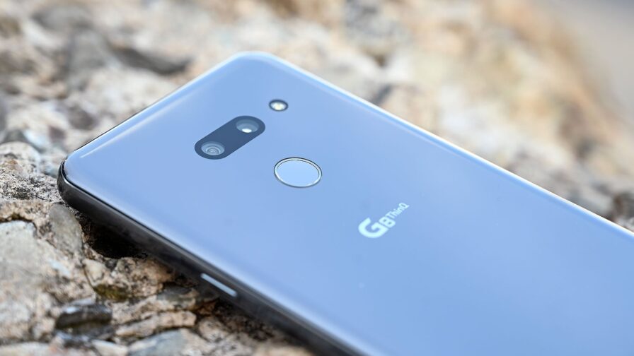 LG G8 Review: Sleek in the Streets, Wannabe Tech Wizard in the Deets