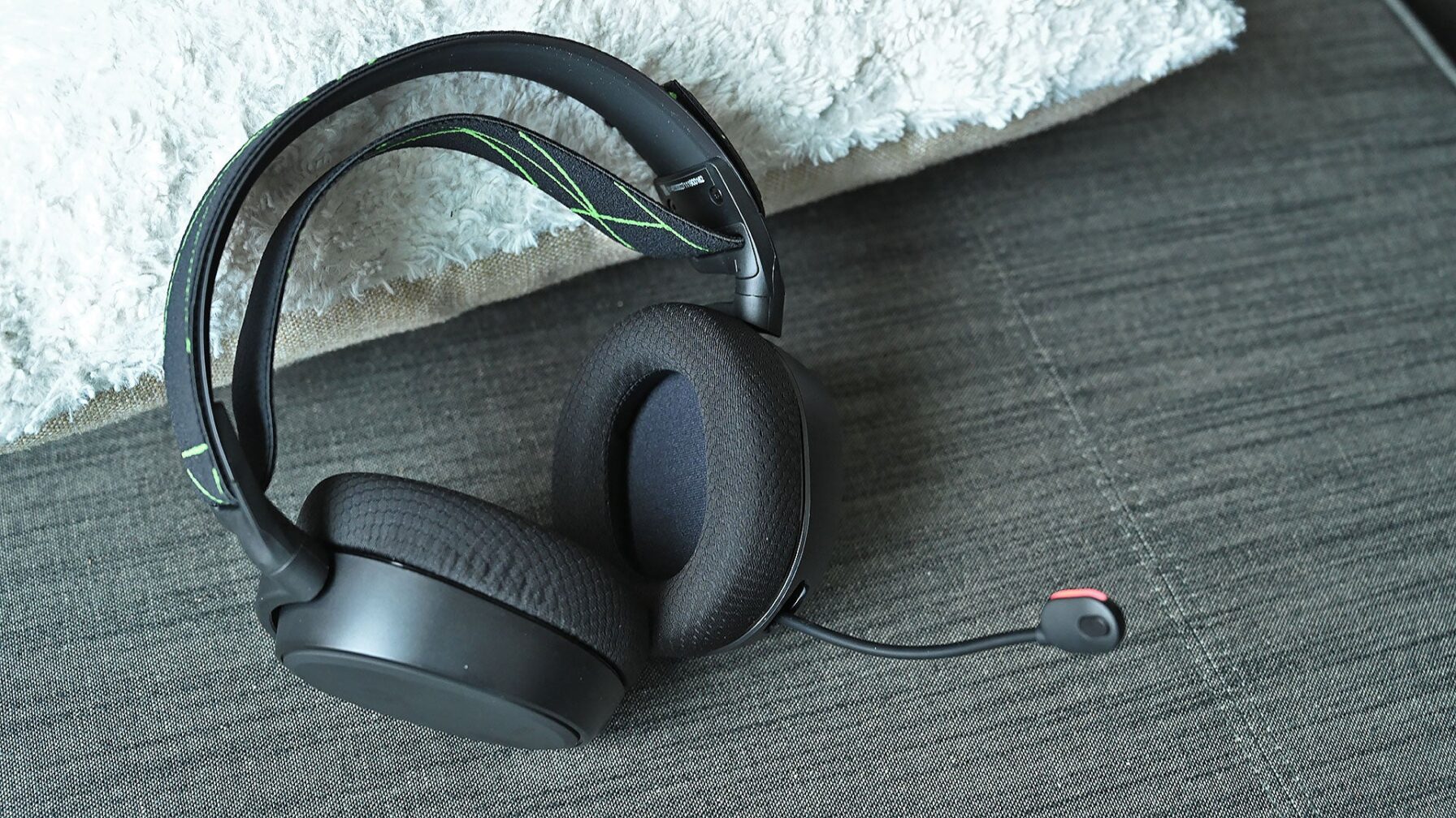 There Aren't a Lot of Good Wireless Xbox Headsets. This Is a Damn Good One