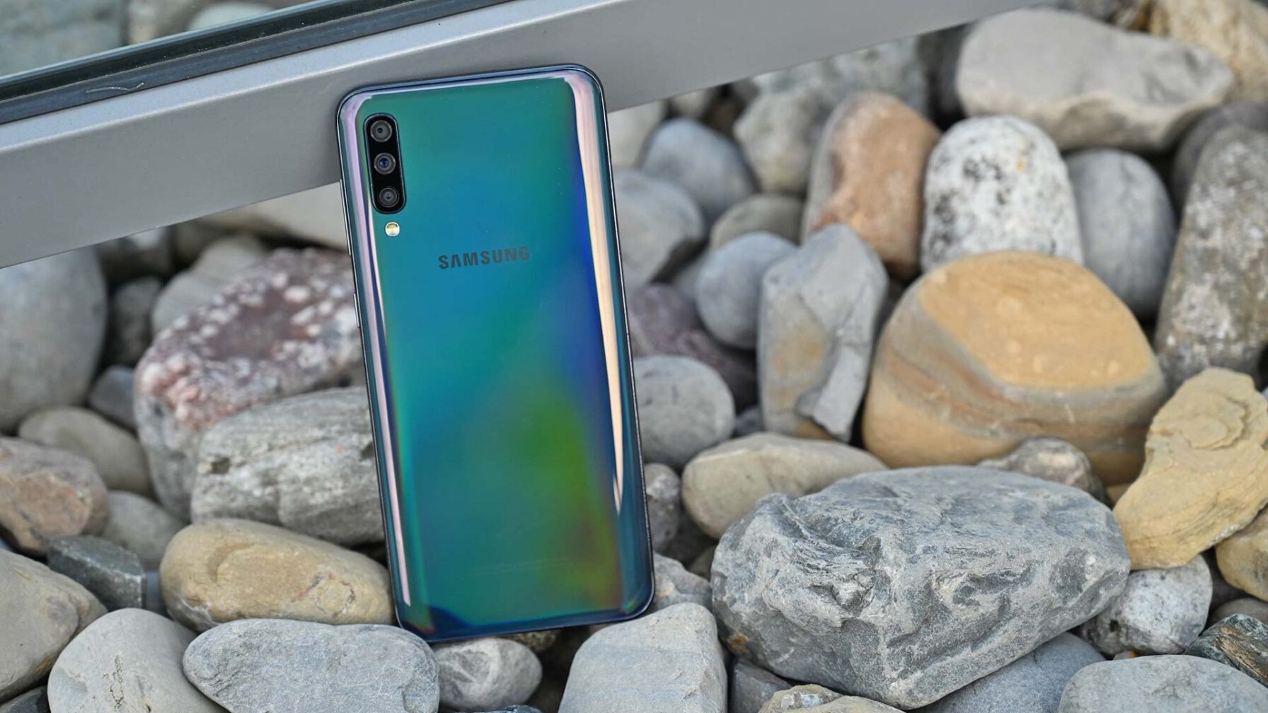 Samsung Galaxy A50 Review: The New Budget Smartphone to Beat