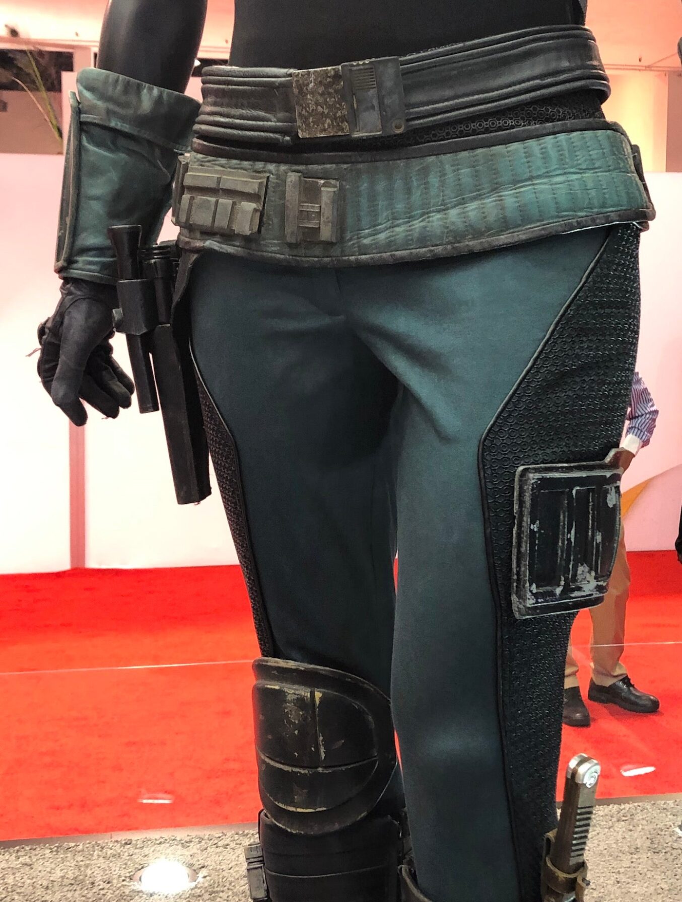 Up Close and Personal With the Armor and Weapons of The Mandalorian's ...