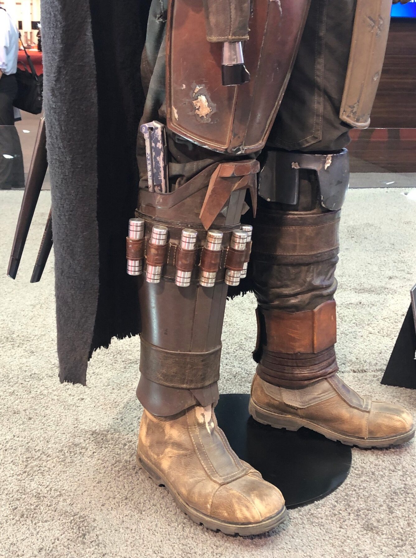 Up Close and Personal With the Armor and Weapons of The Mandalorian's ...