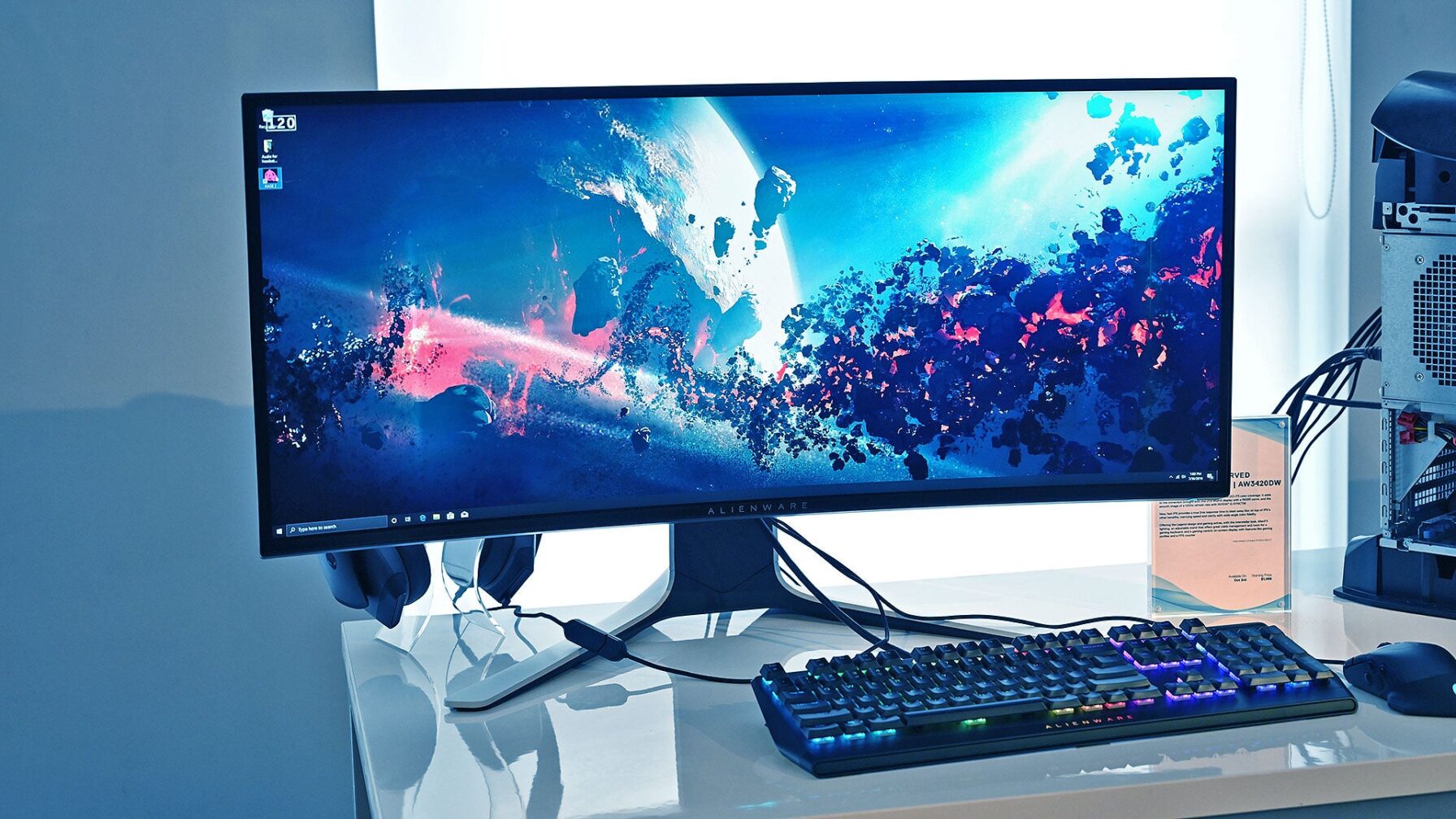 Alienware Made the World's First 55-inch OLED Gaming Monitor, and It ...