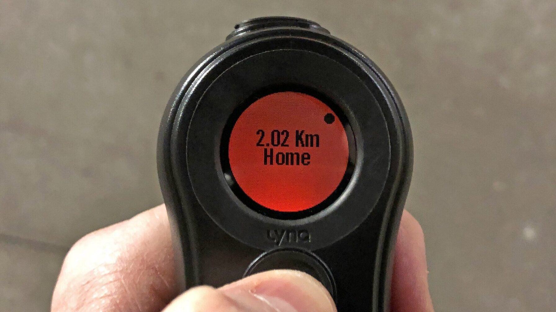 This Digital Compass Will Find Your Friends In a Crowd Even When Your ...