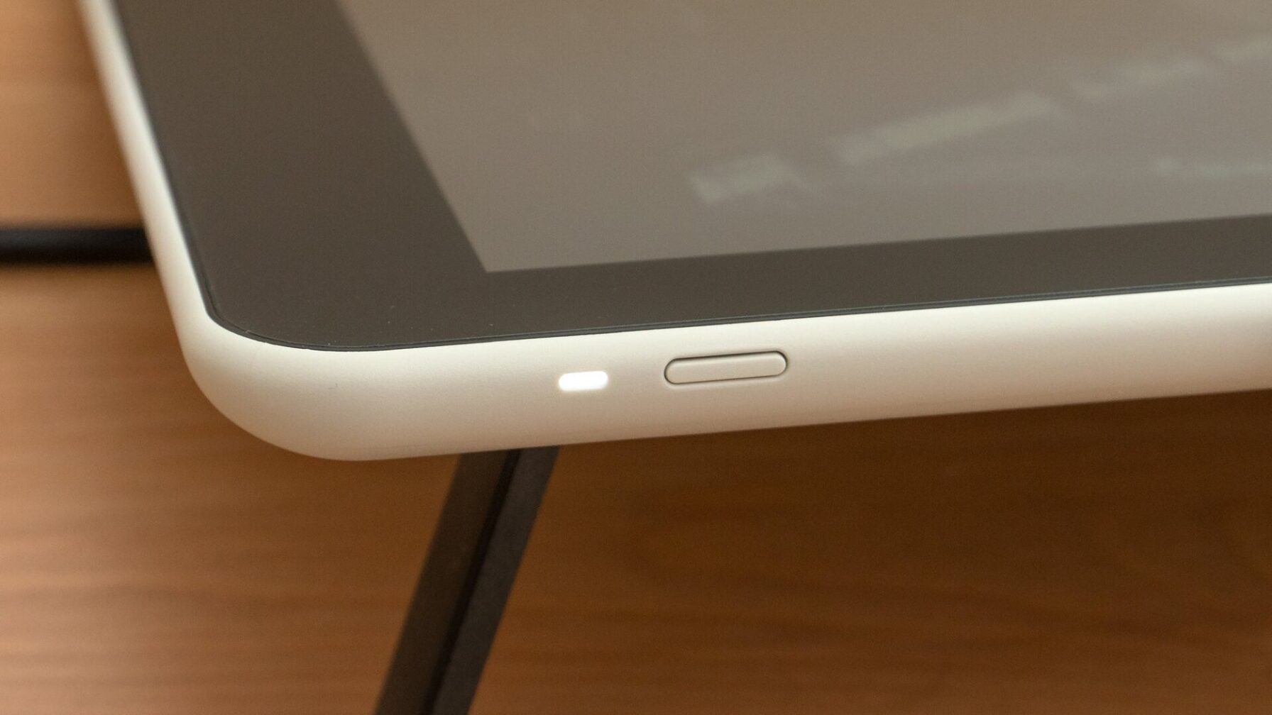 The First Wacom LCD Tablet That Works With Your Smartphone Needs Cord ...