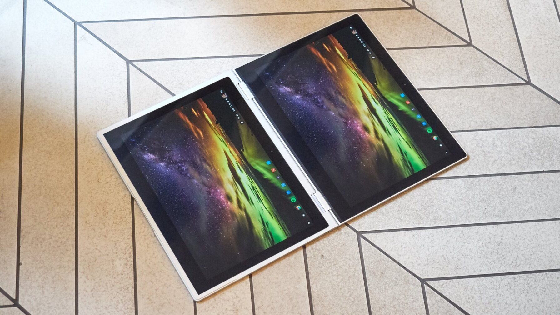 Google Might Be Tinkering With a Dual-Screen Chromebook
