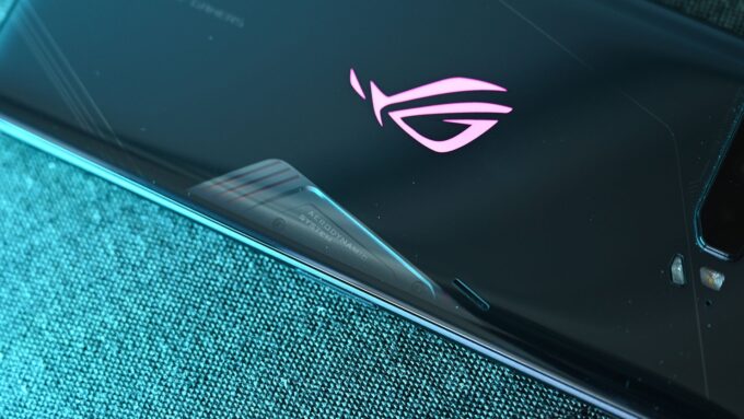 The Asus ROG Phone 3 Is a Delightful Affront to Phone Design