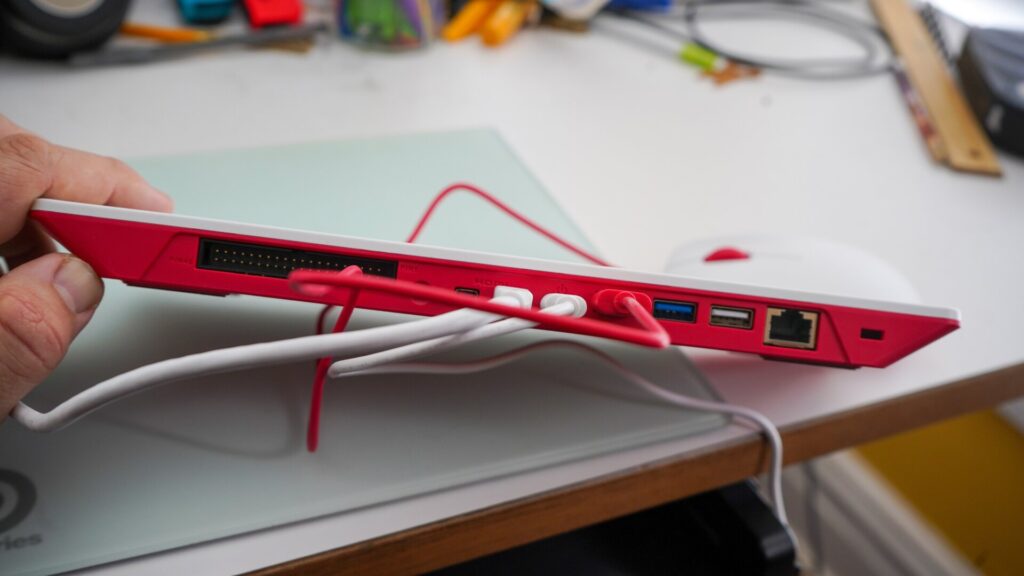 This Raspberry Pi-Powered Keyboard Is a Delight