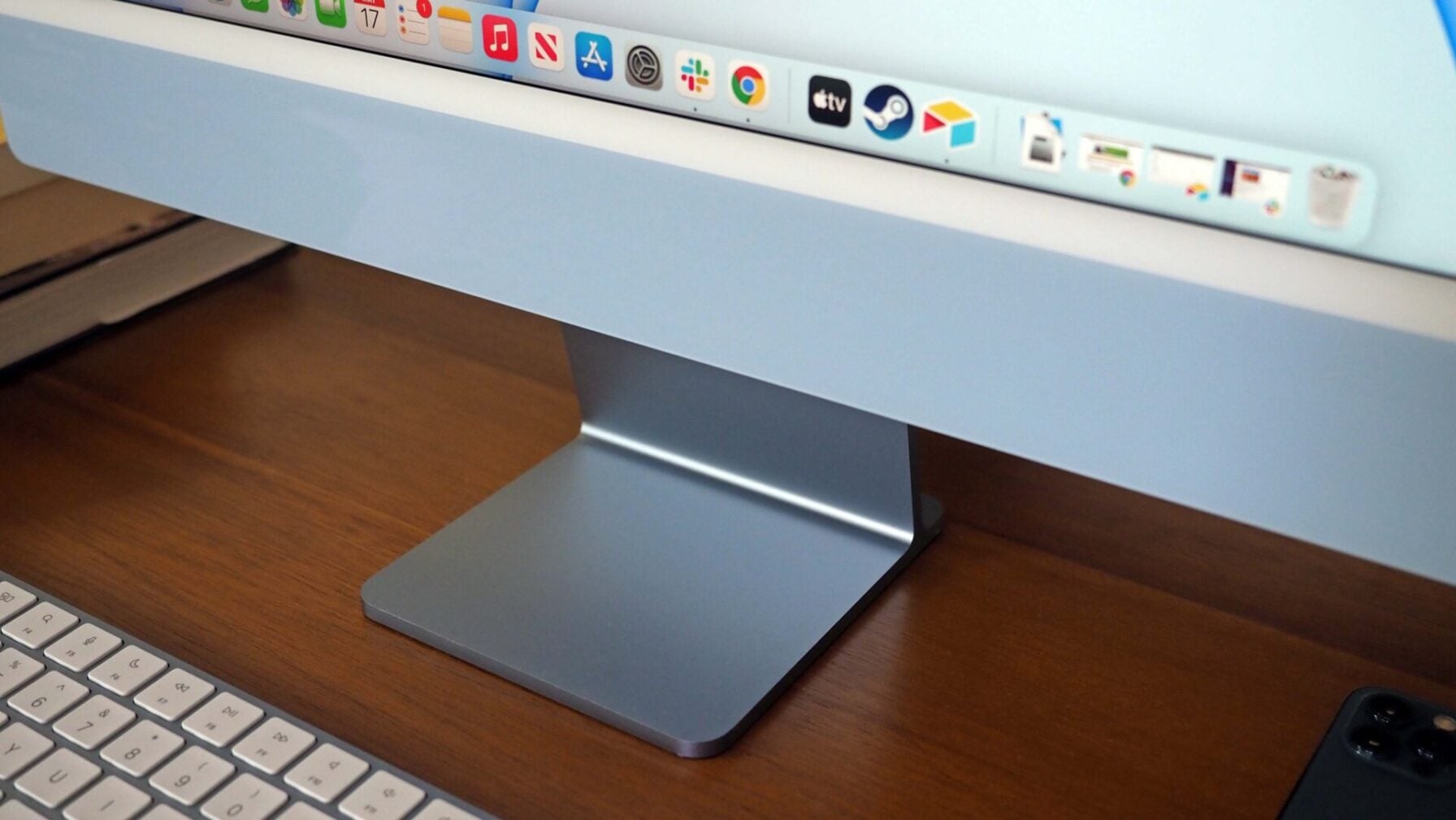 The New Era of iMacs Brings the M1 Chip, a Pop of Color, and a Camera ...
