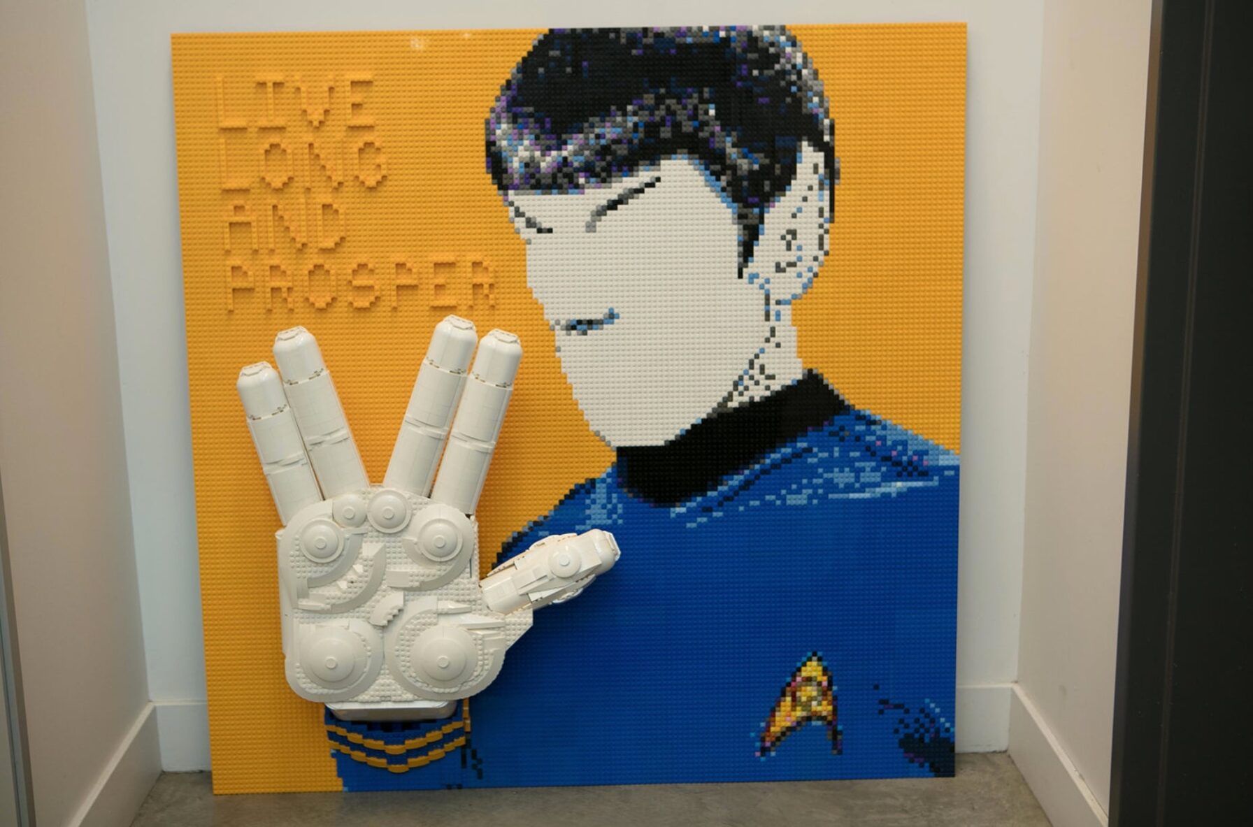Spock’s Famous Gesture Imagined Like Never Before in this Star Trek ...