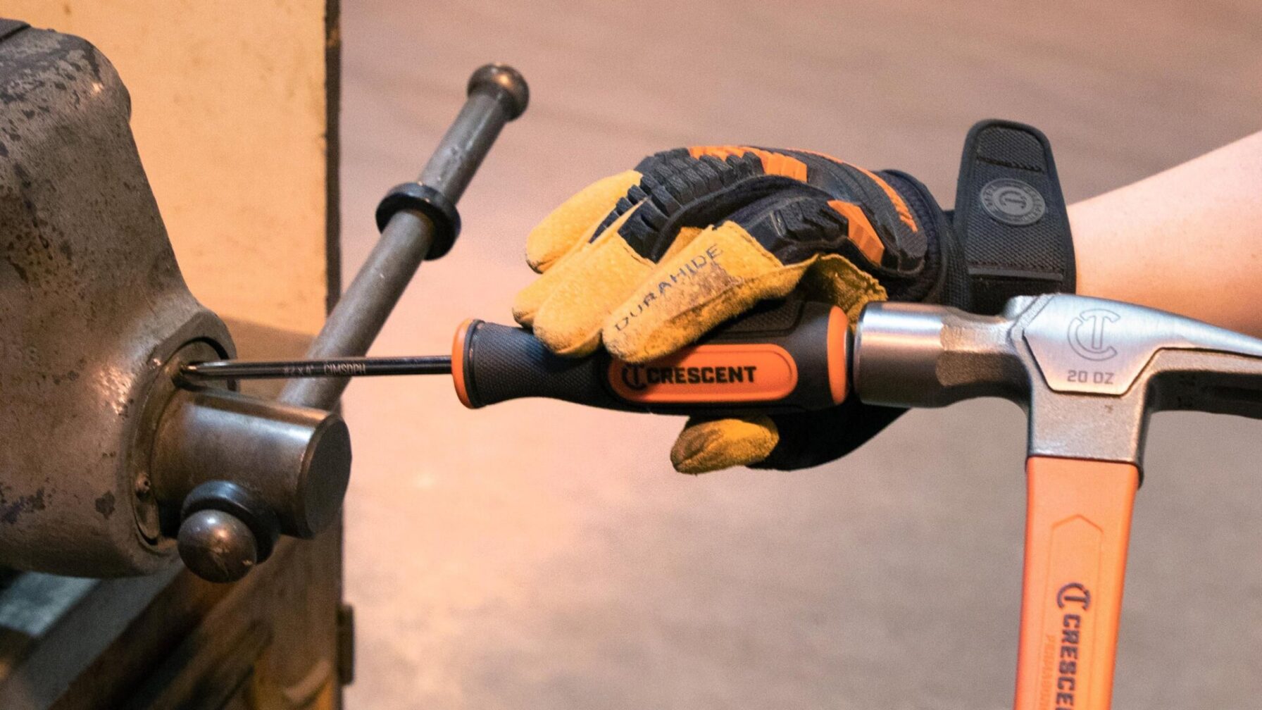 Clever Screwdriver Turns the Force of a Hammer Blow Into Extra Torque ...