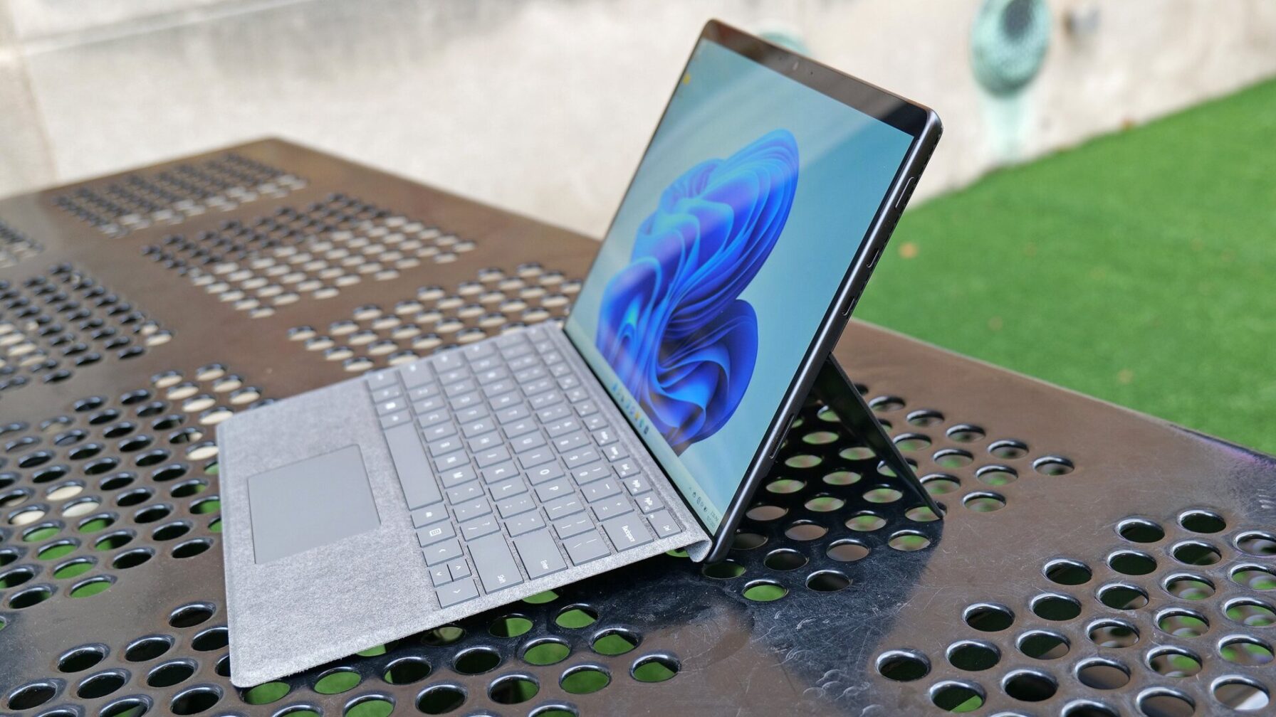 The Surface Pro 8 Is the Pinnacle of Microsoft's 2-in-1 Design
