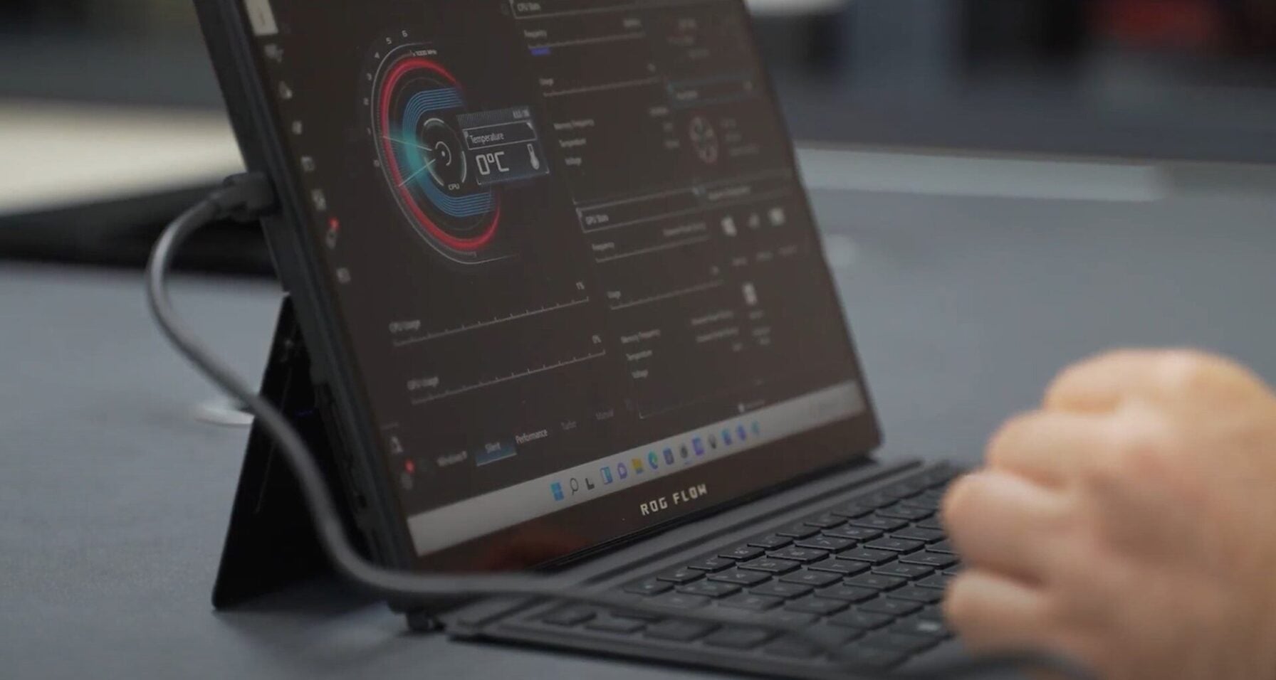 Asus's ROG Flow Z13 Packs a Powerful Gaming Machine in the Body of a ...