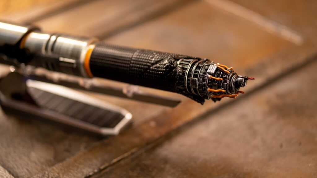 Star Wars: Fallen Order's Broken Lightsaber Is Swinging Into Galaxy's Edge