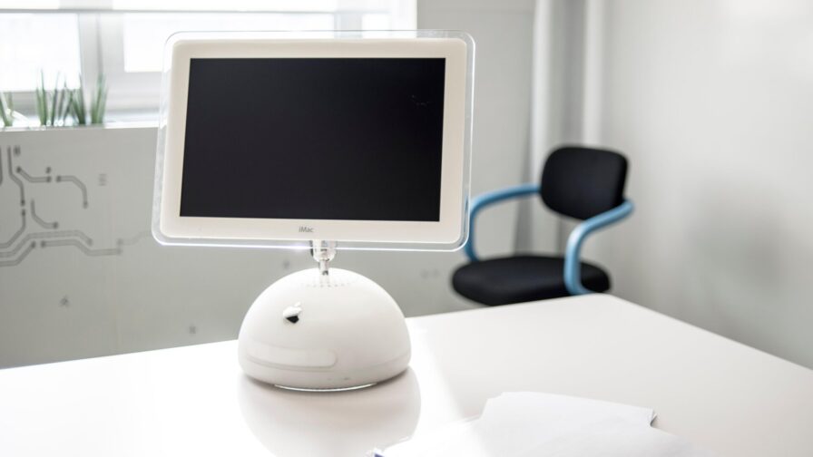 This Modded iMac G4 With an M1 Chip Is My Dream Computer