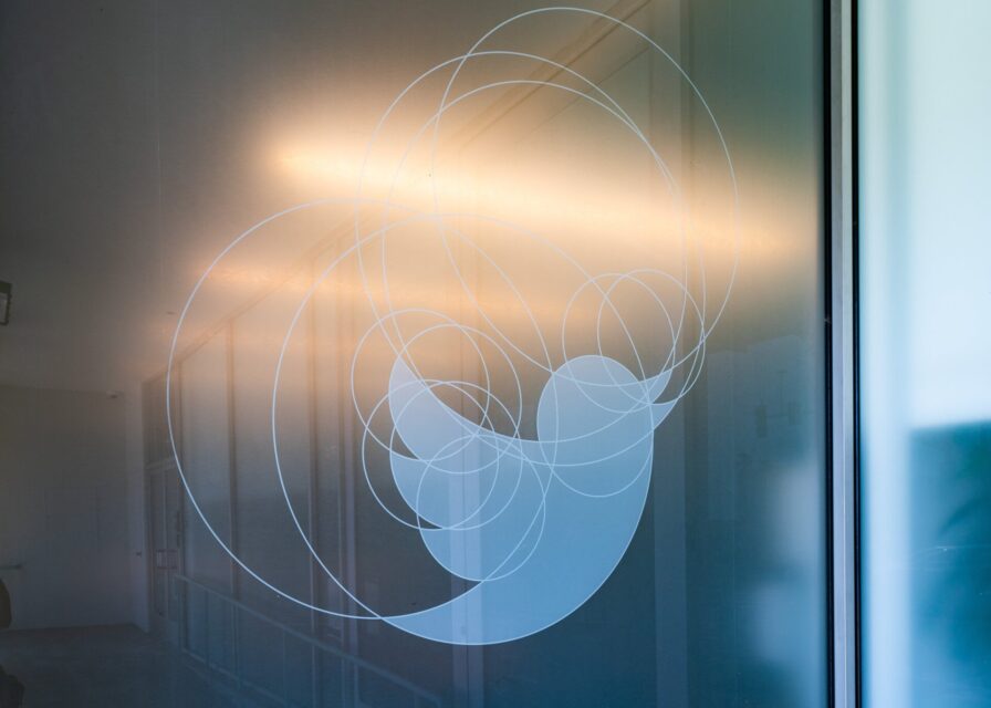 Twitter Learns From Romeo, Ditches Clingy Lover with Poison Pill