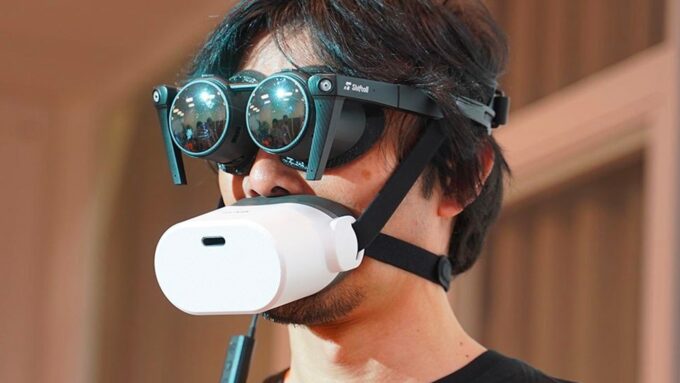 Bizarre Muzzle Microphone Keeps Your Mouth in the Metaverse