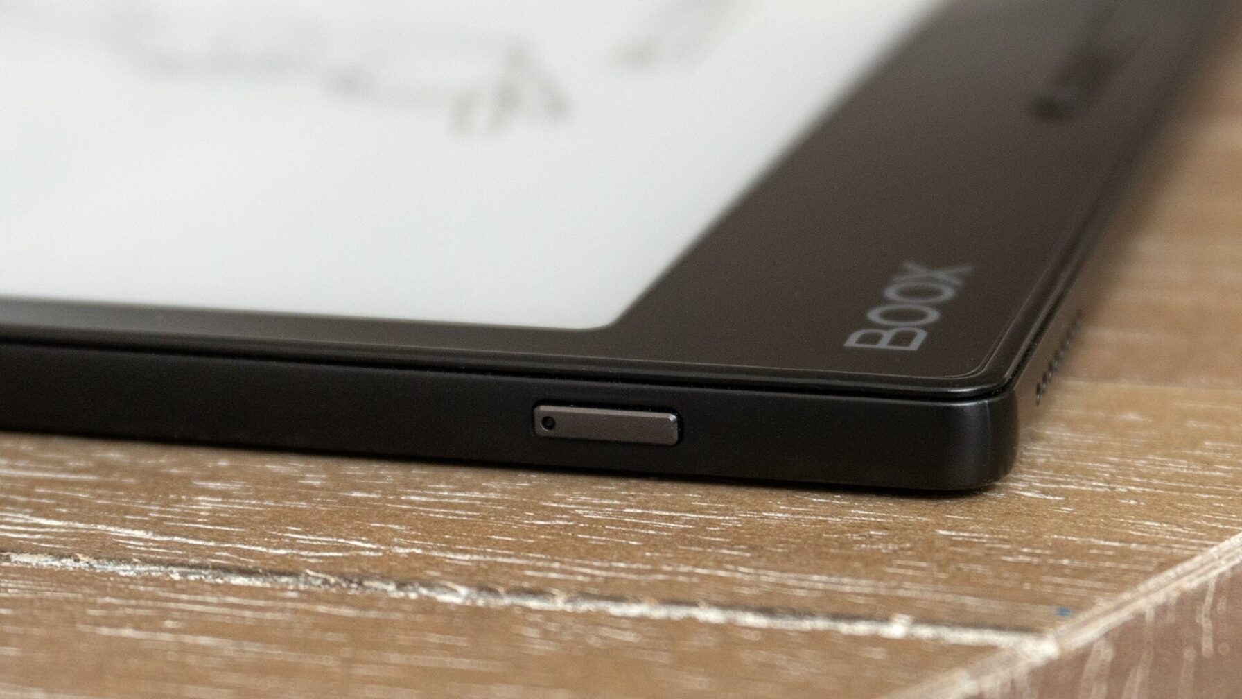 The Onyx Boox Leaf 2 E-Reader is Like Having a Kindle and a Kobo All in ...