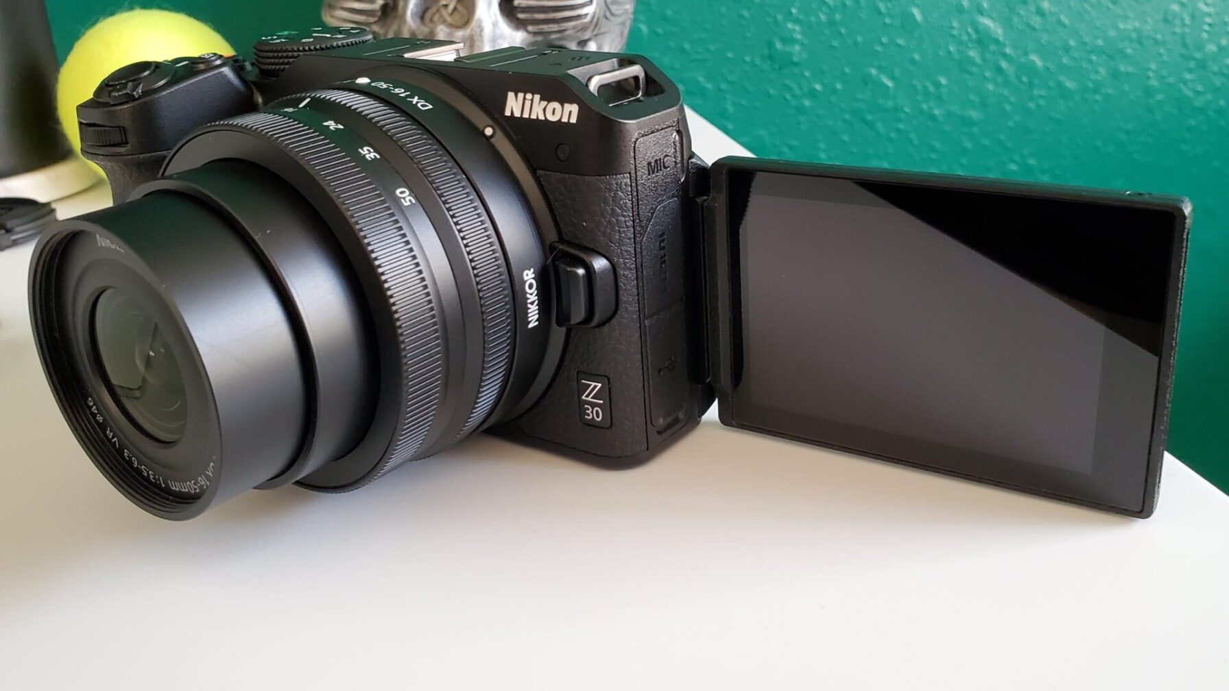 Nikon’s Z30 Vlogging Camera Is a Great Mirrorless Starter Pick
