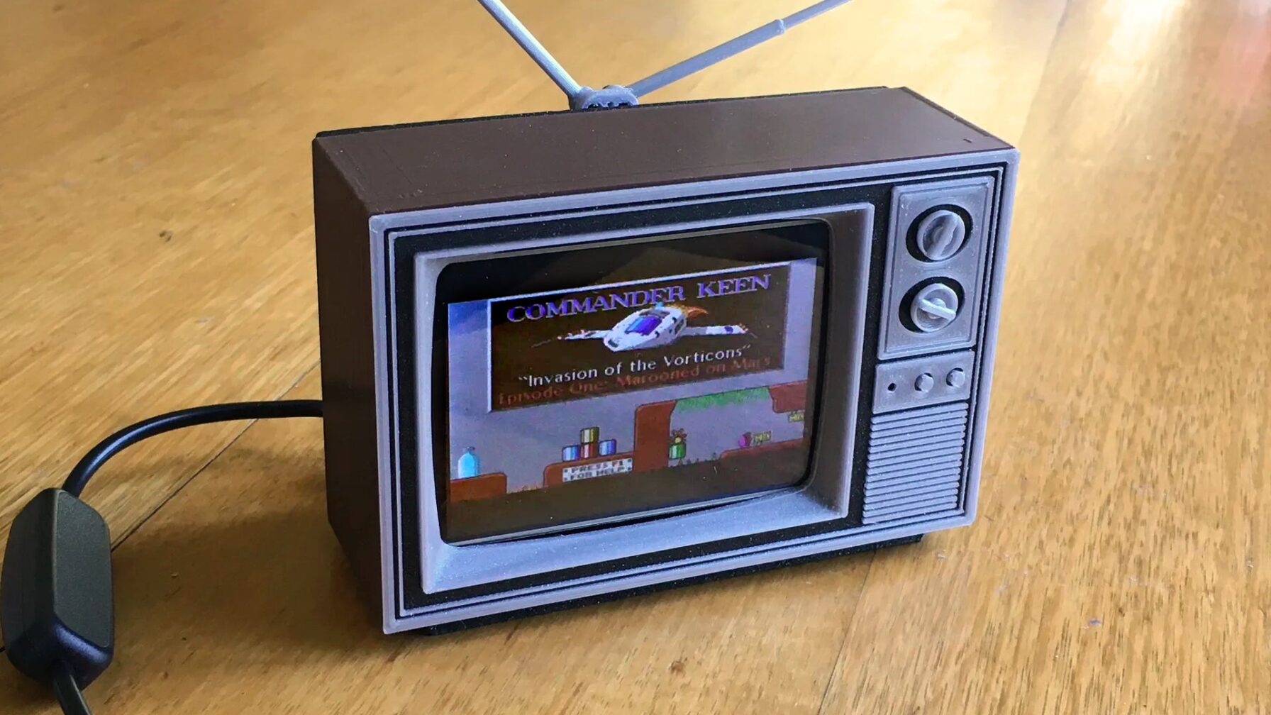 Tiny Retro TV That Plays Thousands of Classic Games Makes My Childhood ...