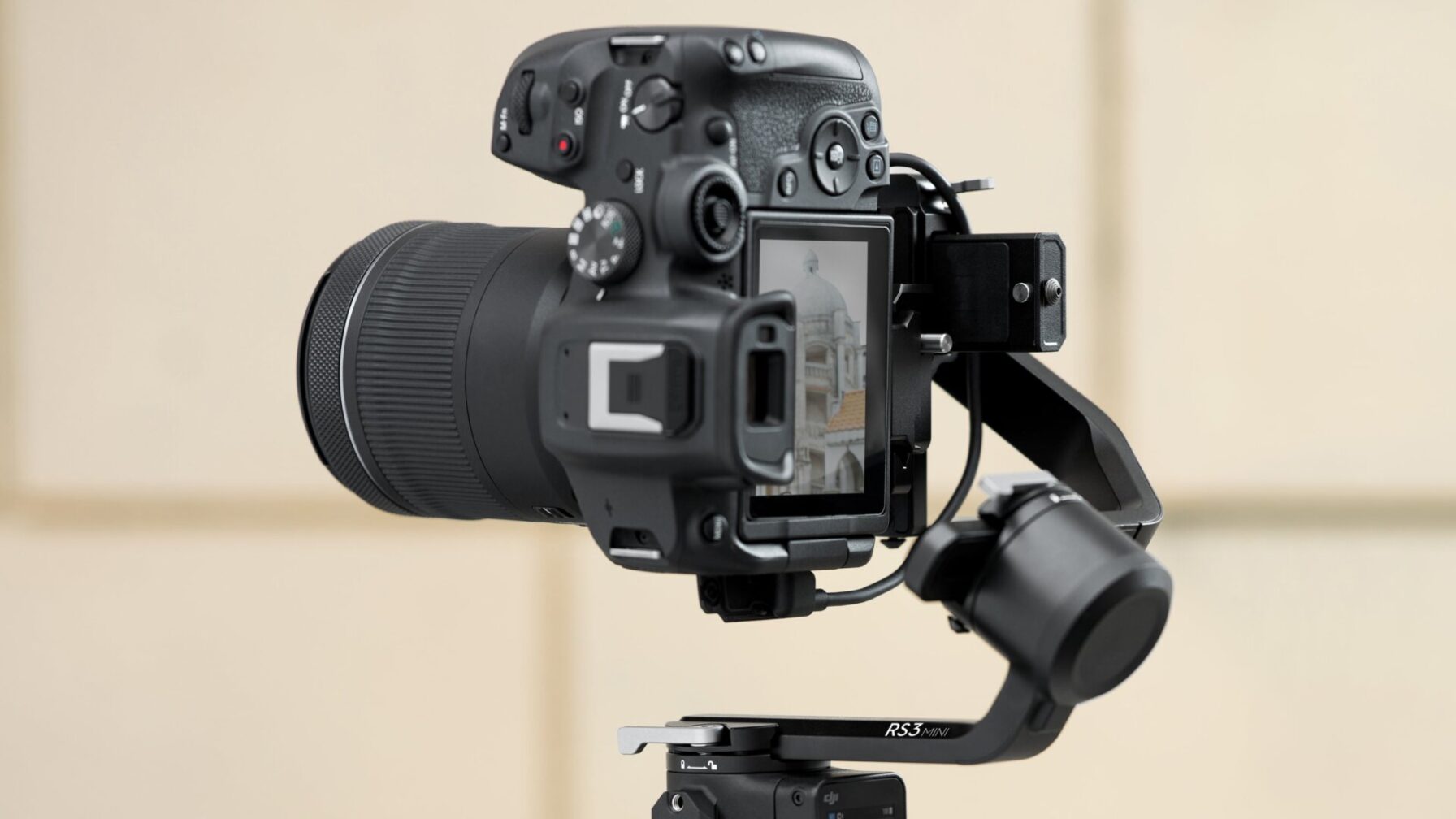 DJI Made a Baby Version of Its Ronin Series 3 Stabilizer For Smaller ...