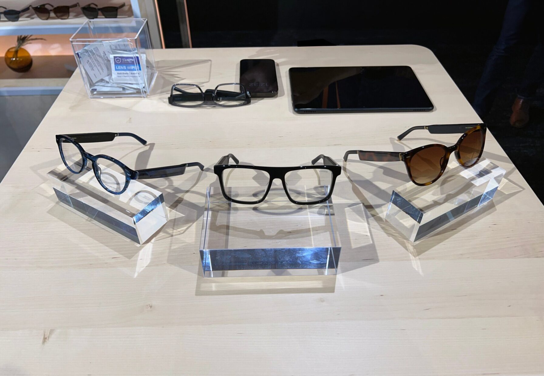 Pics: Amazon Debuts Revamped Echo Frames, a New Echo Hub, and More