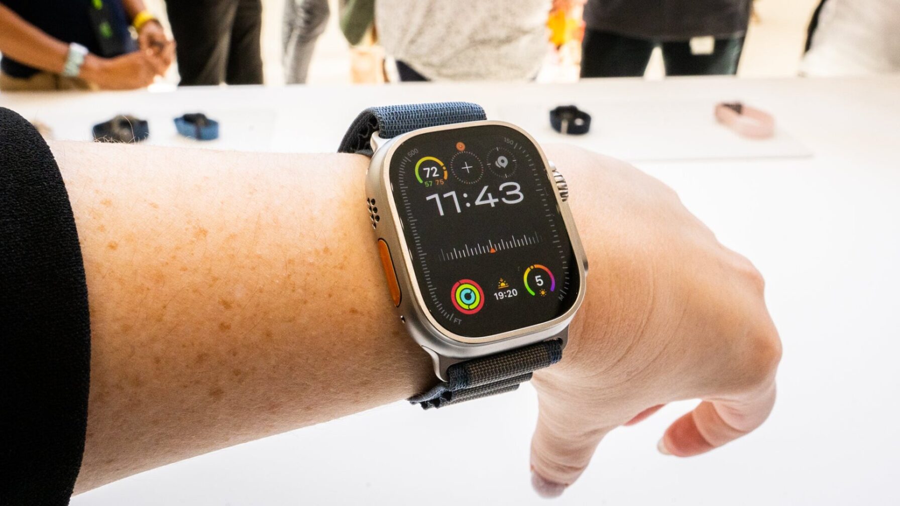 Apple Shows Off Watch Series 9 With a New Gesture: Double Tap