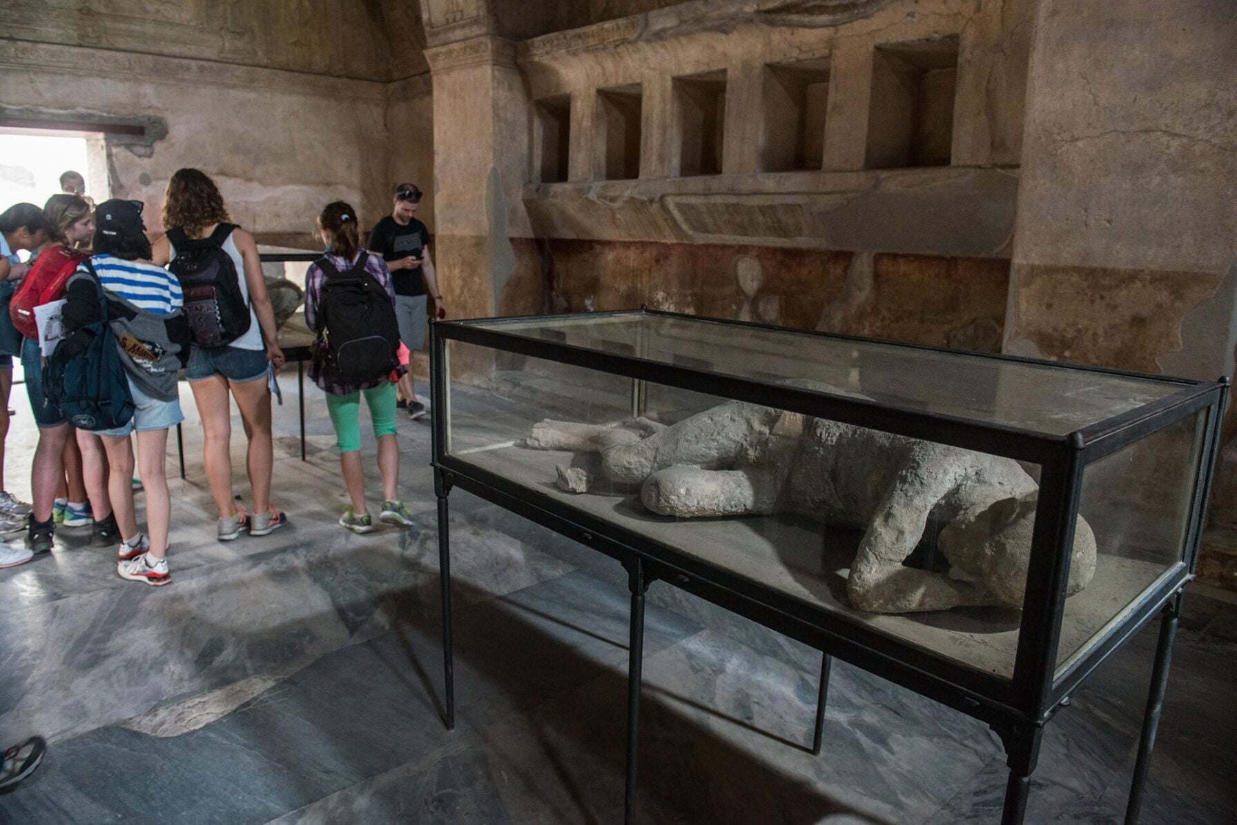 X-Ray Analysis of Pompeii Victims’ Bones Suggest They Suffocated to Death