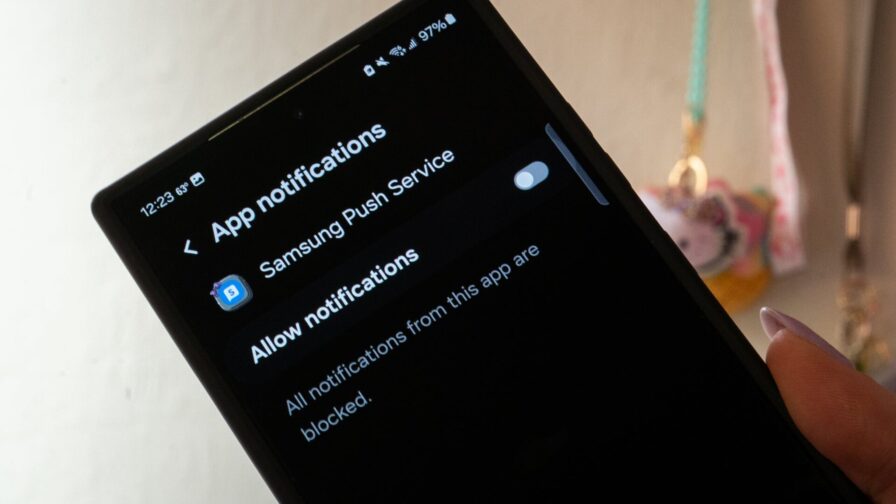 How to Stop Those Annoying Samsung Ads From Popping Up on Your Phone