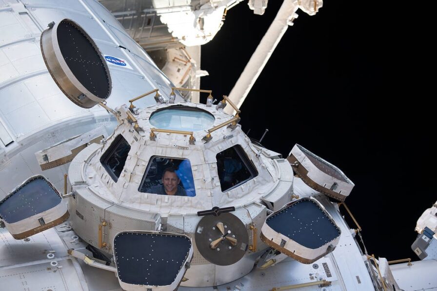 An Excruciatingly Detailed Breakdown of How NASA Plans to Destroy the ISS