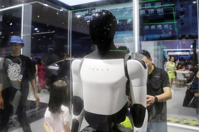 Elon Musk’s Optimus Robot Debuts at World Robot Conference, Doesn't Do ...