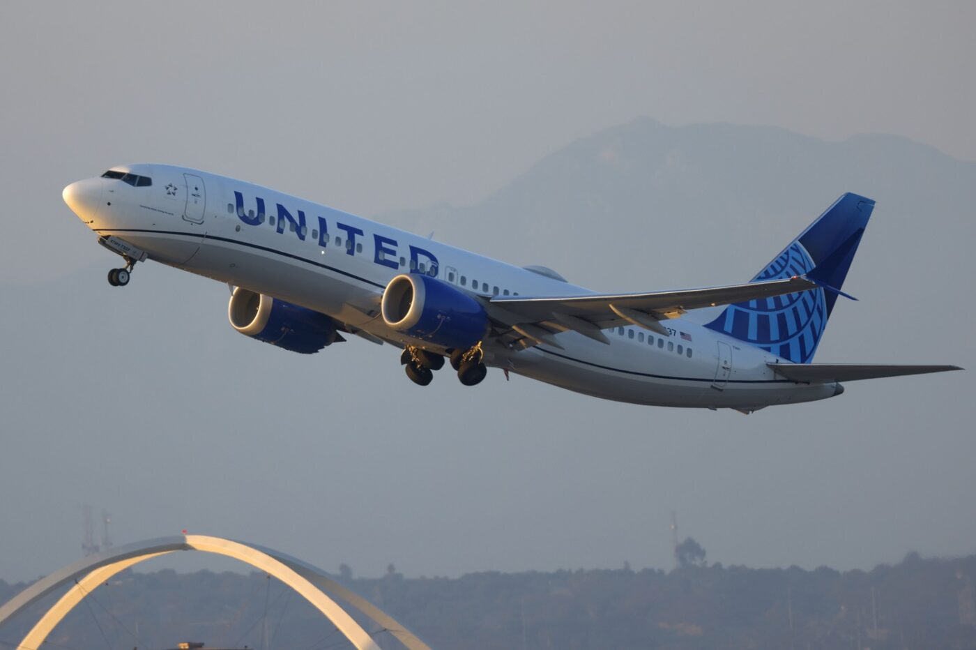 United Gets FAA Approval for Starlink and Sets Date for Its Debut on ...