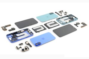 iFixit Teardown Reveals It's So Easy to Take the Back Off of the iPhone 16