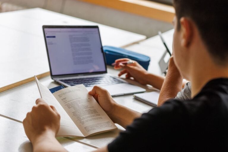 Parents Sue School That Gave Bad Grade to Student Who Used AI to ...