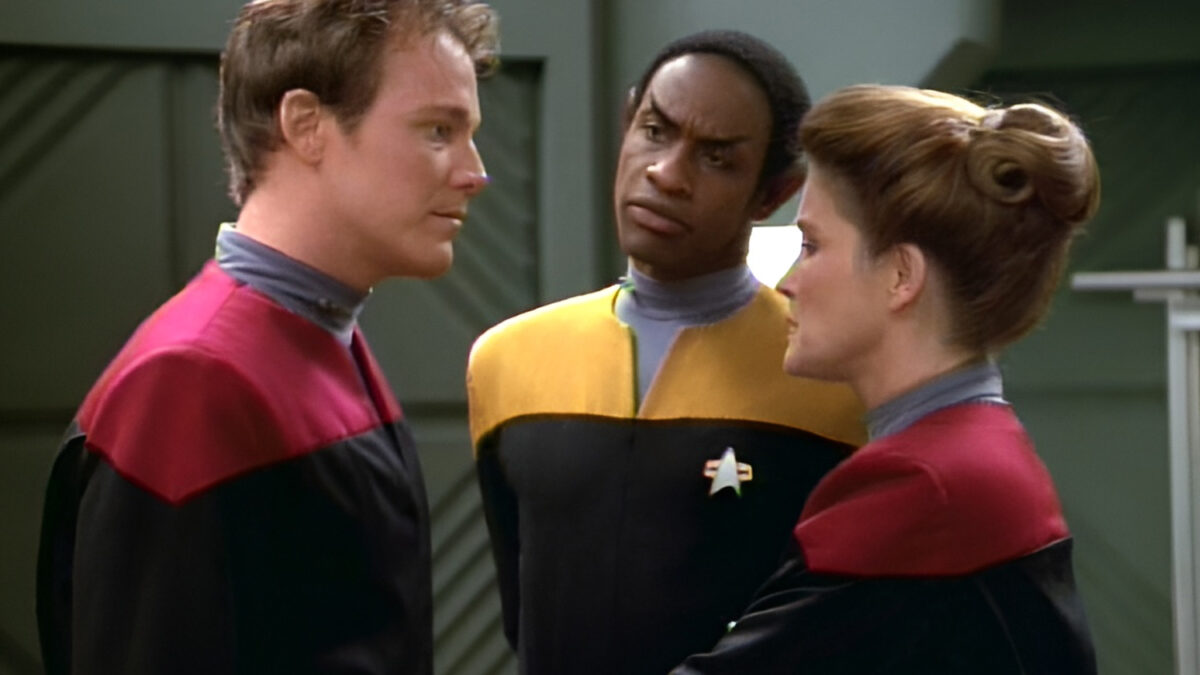 Voyager's First Riff on the Star Trek Trial Episode Is a Weird Experiment