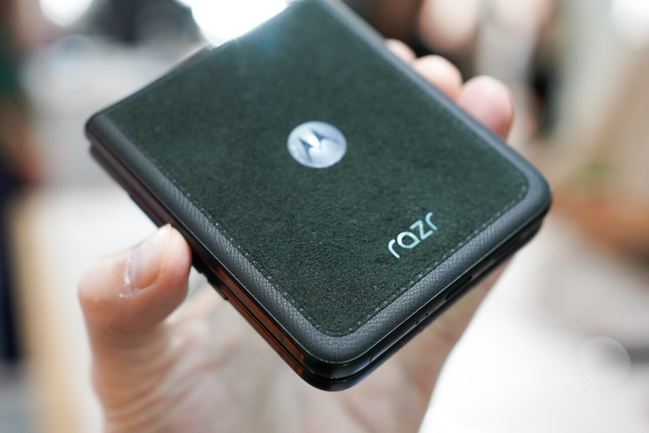 Motorola’s New Razr Flip Phones Cram in AI from Nearly Everyone Except ...
