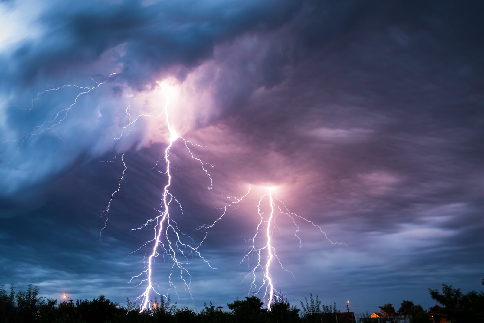 Astonishing ‘Megaflash’ Sets World Record for Longest Lightning Strike