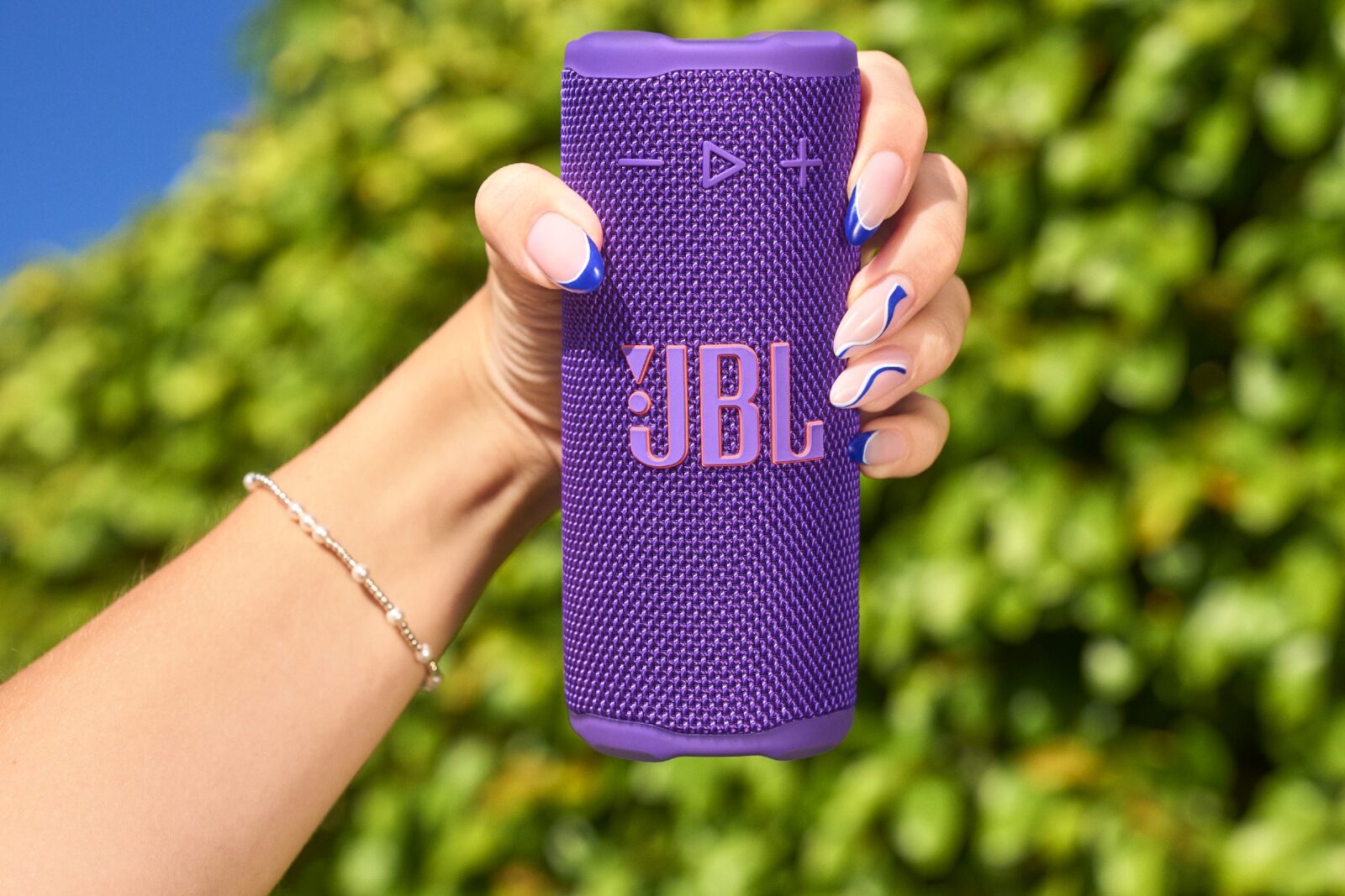 JBL's Grip Is the Tallboy of Portable Bluetooth Speakers