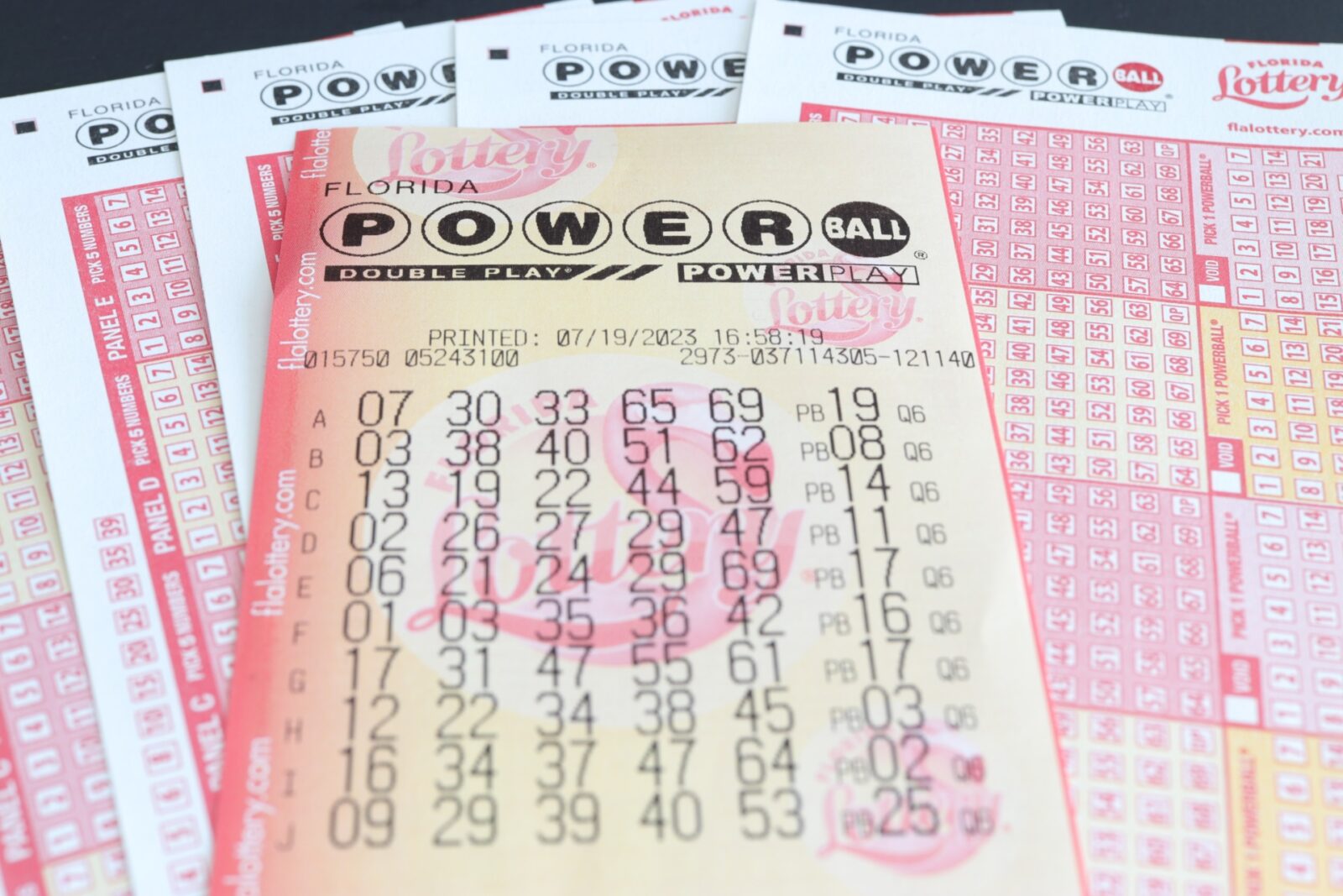 $1B Powerball Is Minting Social Media Gold