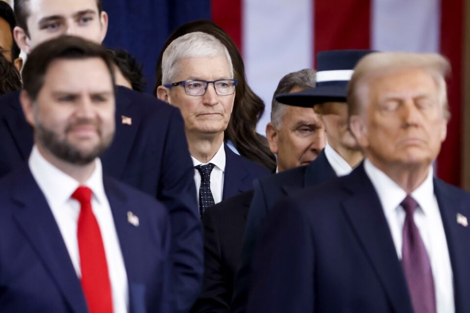 Tim Cook to Appear With Trump at the White House as Apple Announces ...