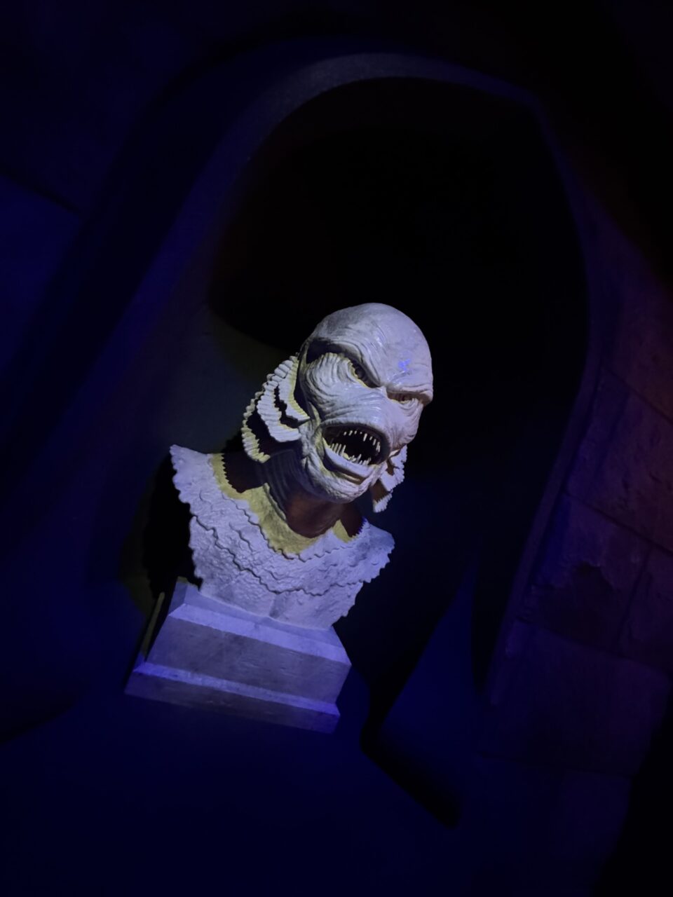 Peek Inside the ‘Fallout’ Vault at Universal Studios' Halloween Horror ...