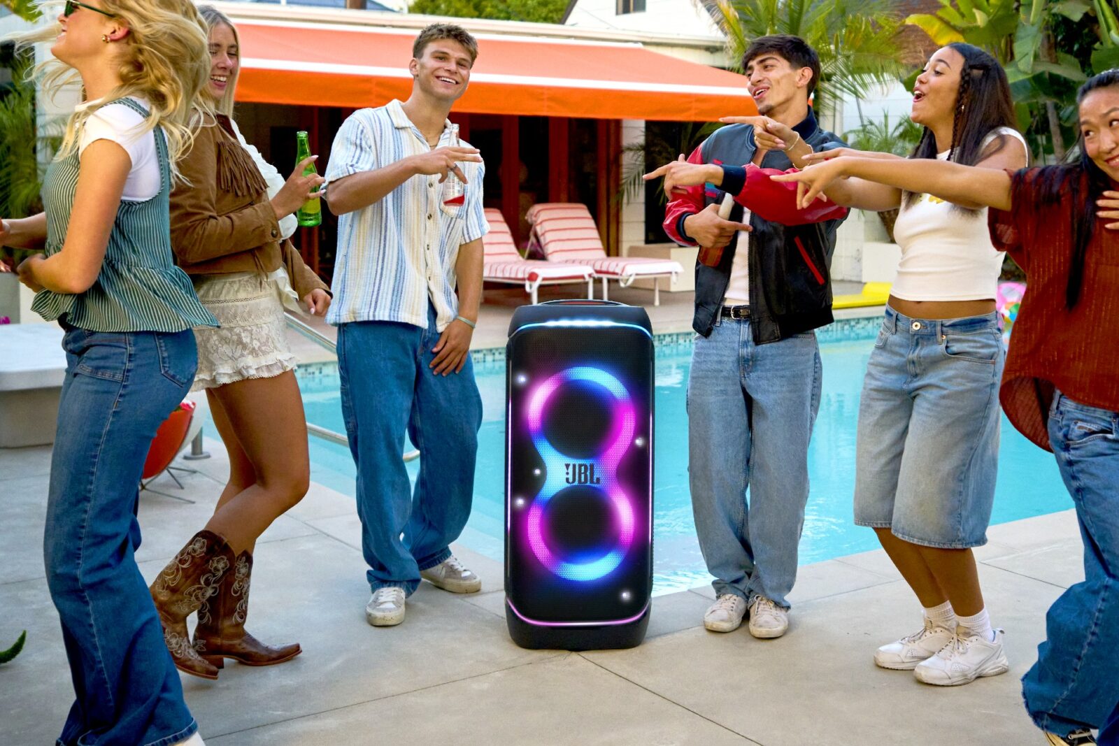 JBL's Boombox 4 Speaker Can Pump Out Less Distorted Sound Thanks to AI