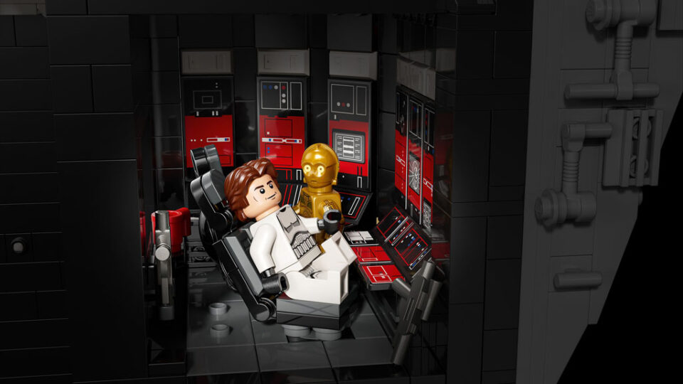 Lego's New $1,000 Death Star Set Is a Big Ol' Disc