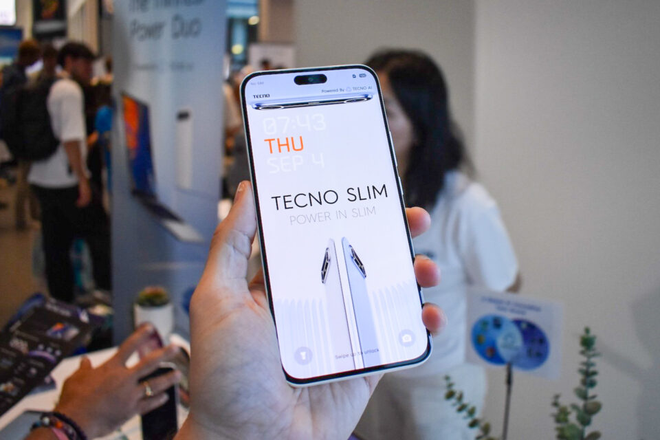 This Extremely Slim Phone Is Hitting Apple and Samsung Where It Hurts